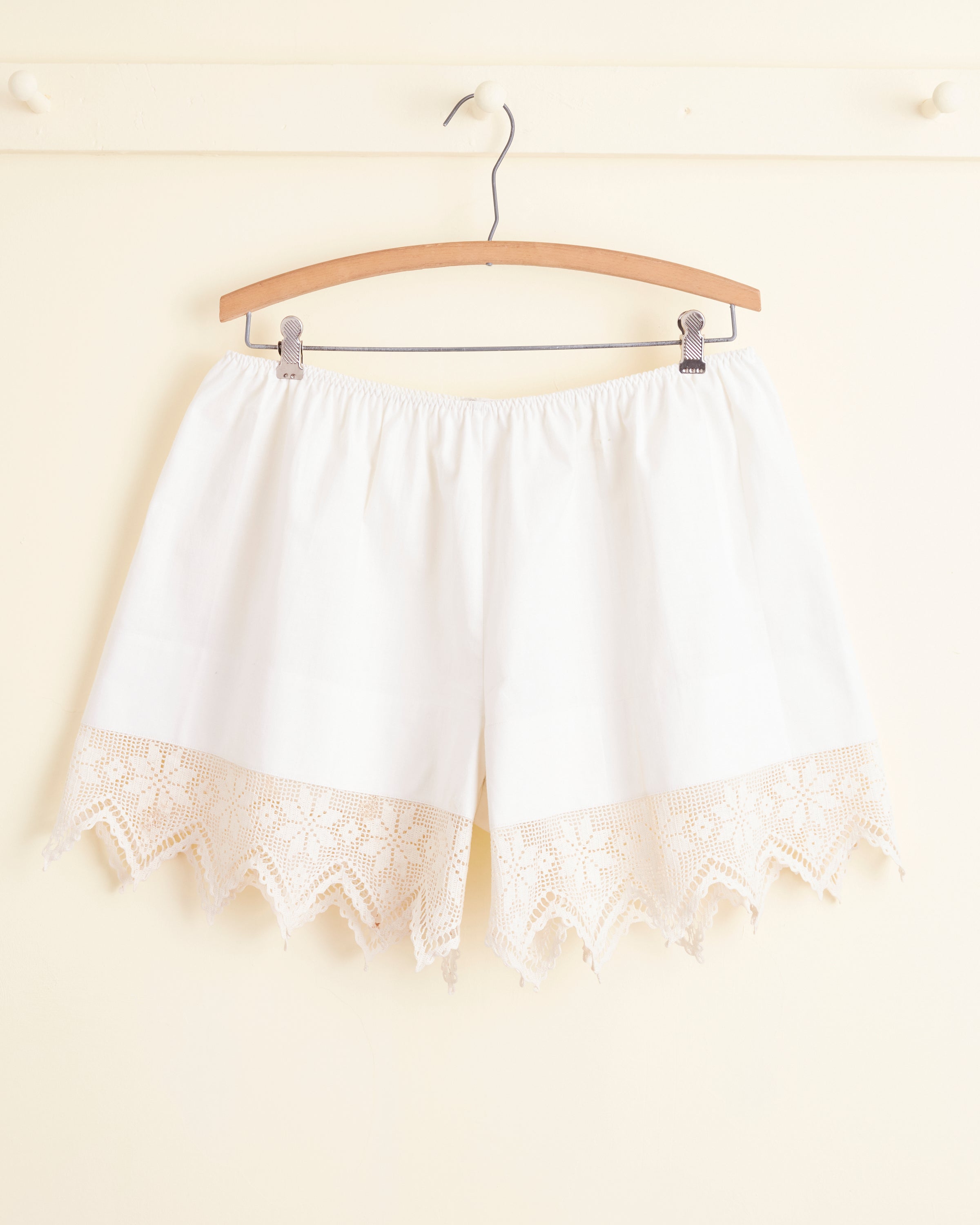 Snowflake Crochet Shorts - L – BODE